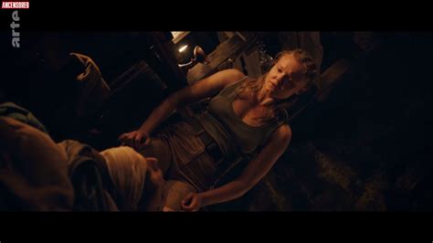 Naked Maria Dragus In Wild Republic