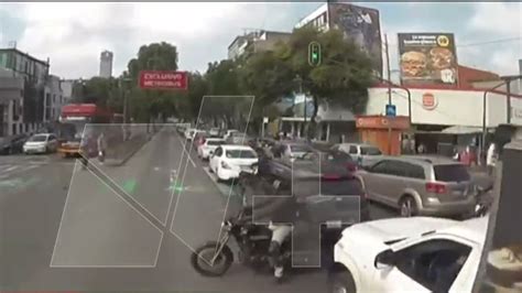 Video Momento en que Metrobús CDMX Evita Fatal Choque contra Moto que