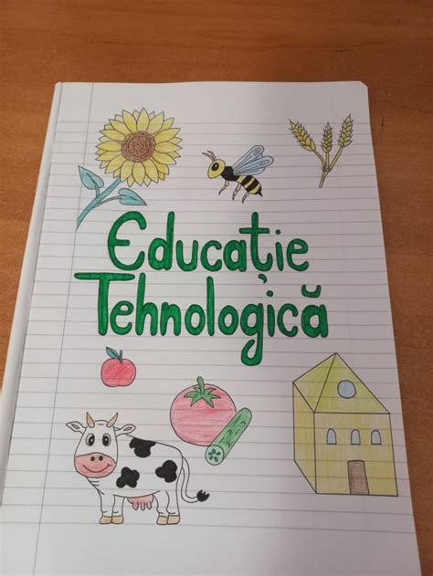 Prima pagină a caietului de educație tehnologică Decorazioni