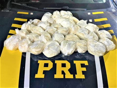PRF apreende 3 500 papelotes de cocaína e prende dois traficantes