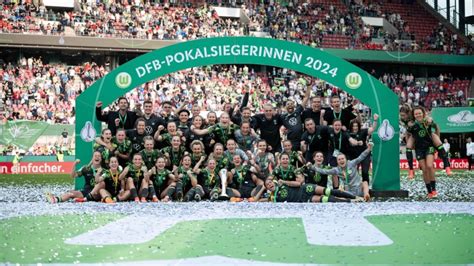 Dfb Pokal Der Frauen Bayern Zittert Sich Weiter Alle