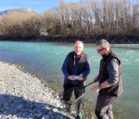 UNE INITIATION A LA PECHE DES SALMONIDES AUX LEURRES SUR EMBRUN