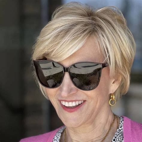55 Flattering Haircuts And Hairstyles For Women Over 40 Midlife Rambler