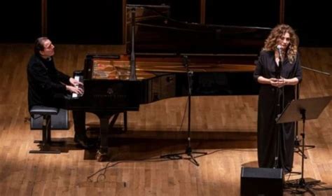 Fazıl Say ve Serenad Bağcan depremzedeler için İzmir de sahne aldı