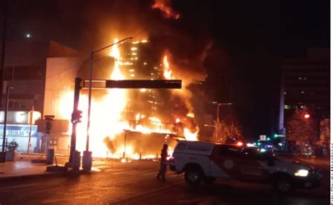 Fachada Destruida Por Incendio En Centro De Monterrey