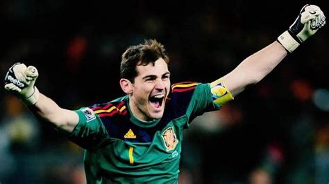 IKER CASILLAS MEJORES PARADAS YouTube