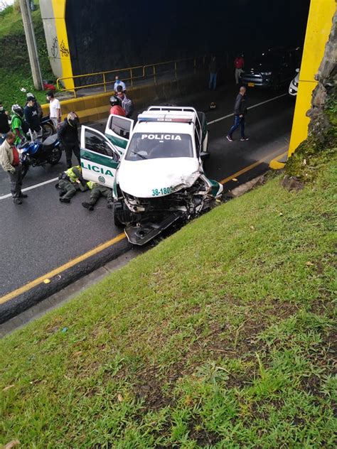 Autopista Medellín Bogotá Tres policías heridos en accidente RCN Radio