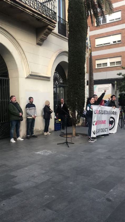 David Torrents on Twitter Un dilluns més a la Plaça de la Vila de