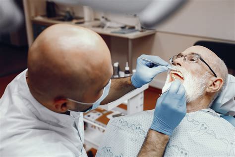 Sa De Bucal Na Terceira Idade Dentista Orienta Como Manter Uma Boa