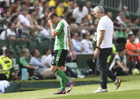 La reacción de Canales tras su expulsión en el Betis Cádiz