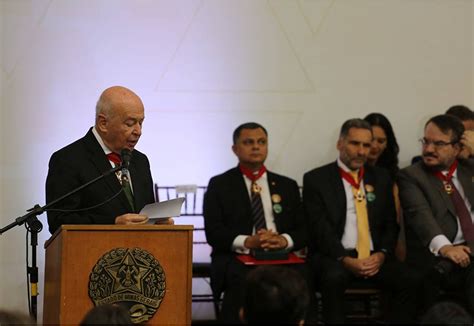 Prefeito de Ouro Preto critica Zema e cobra reparação dos crimes da
