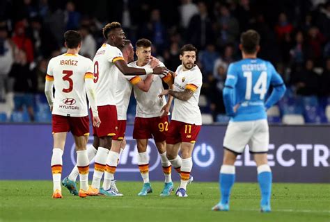 Napoli Roma 1 1 Le Pagelle Dei Quotidiani Smalling Ed El Shaarawy I