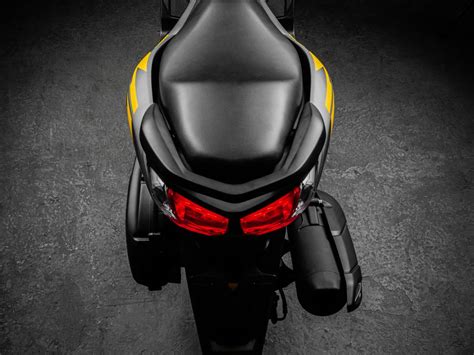 Galeria de fotos Yamaha NMax 160 2023 scooter é atualizada e ganha