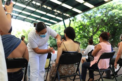 Con estrategia 2 1 crece afluencia de vacunación anti Covid 19 en