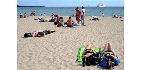 Societe Seins Nus La Plage Qui Sont Les Plus Pudiques