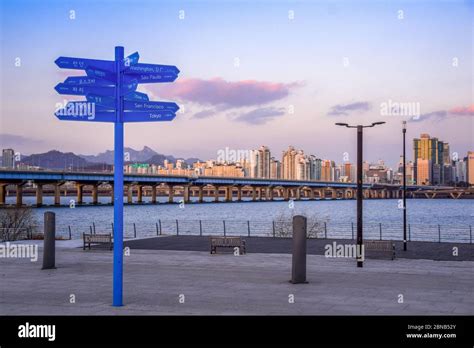 Yeouido Hangang River Park Hi Res Stock Photography And Images Alamy