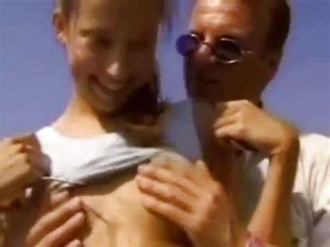 Młoda niemiecka nastka na pikniku Filmikiporno tv