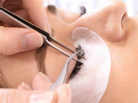 Las extensiones de pestañas dañan las pestañas naturales Cronos Salon