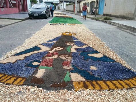 A BELA TRADIÇÃO DOS TAPETES DE CORPUS CHRISTI Hilneth Correia