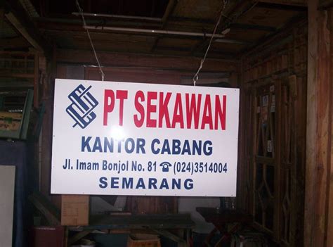 Contoh Papan Reklame Perusahaan Set Kantor Riset