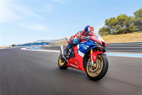 Honda Cbr Rr R Fireblade Sp Guide Total Motorcycle