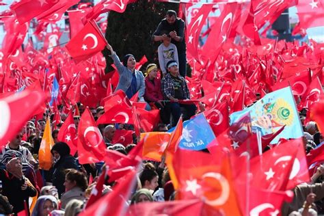 İzmir de AK Parti miting alanını coşkulu kalabalık doldurdu