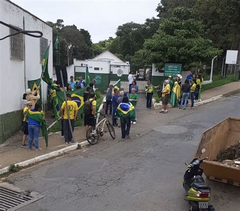 Viçosa bolsonaristas fazem protesto e pedem intervenção federal