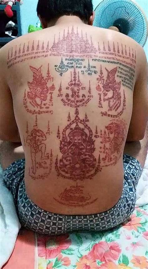 Sak Yant Thai Tattoo Symbols On A Man S Back Red Ink Thai Tattoo