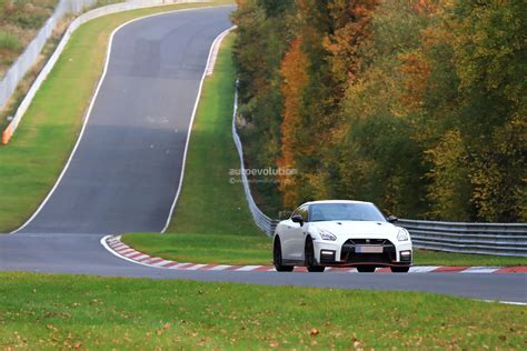 Nissan GT R NISMO Vs Nissan GT R NISMO Drag Race Is An Aerodynamics