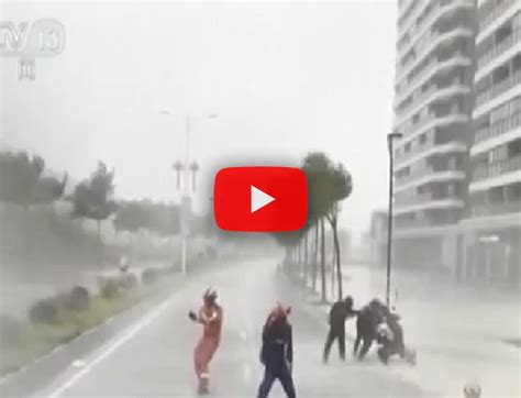 Meteo Cronaca Diretta Video Cina Il Tifone Talim Devasta La