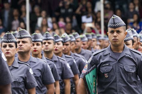 Concurso Pm Sp Comiss O Formada Vagas Para Soldado Dire O