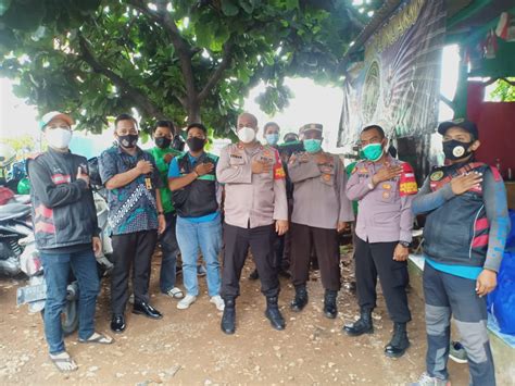 Polisi Bagikan Sembako Kepada Ojol Lindamo Cengkareng Media Center