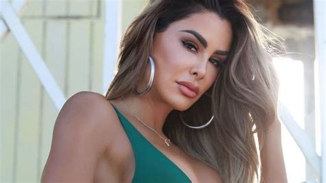 Sobre La Cama Ninel Conde Presume Su Figura Perfecta Al Lucir Ropa