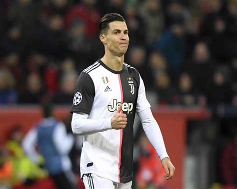 Ronaldo Scores Soaring Header As Juventus Beats Samp 2 1