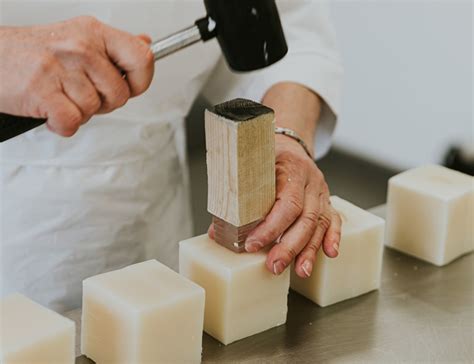 5 Raisons Dopter Pour Le Savon Artisanal CM Tourisme