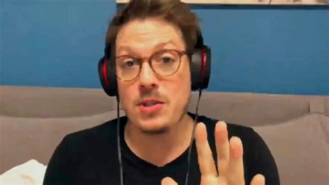 Após ser alvo de críticas por defender Léo Lins Porchat se revolta e