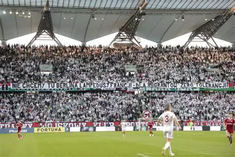 Kibice Legii Warszawa O Imigrantach Nie Chcemy Tu Berlina Lampedusy