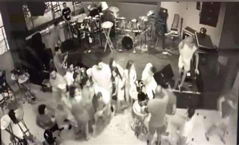 Câmera flagra momento em que policial atira e mata médico em bar em