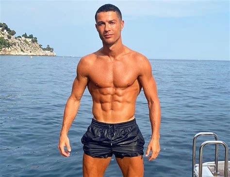 Cristiano Ronaldo Exibe Corpo Sarado Em Iate