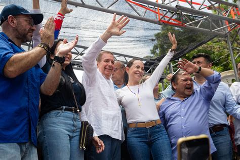 Redes podcast y boca a boca la oposición venezolana se lanza a