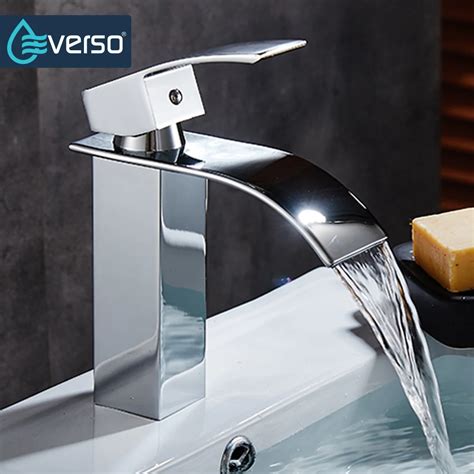 Robinet cascade de salle de bains en laiton Robinet de lavabo vanité