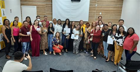 CRF AP entrega carteiras e homenageia profissionais em comemoração pelo