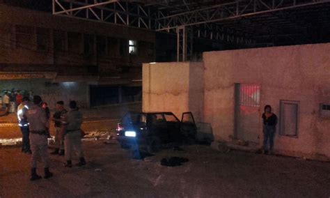 Homem morre após furar barreira e trocar tiros policiais em Porto