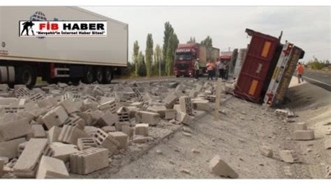 Briket yüklü tır devrildi 1 yaralı FİB HABER Nevşehir Haberleri