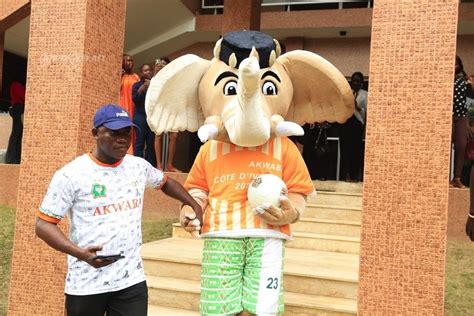 CAN 2023 la mascotte Akwaba célèbre la victoire des Eléphants de Côte