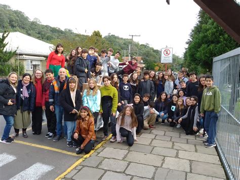 Escola De Gramado Realiza Iniciativa Solid Ria Alunos Do Ano