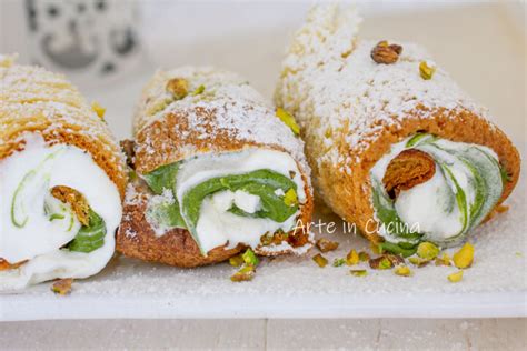 CANNOLI DI PANDORO AL PISTACCHIO Facili E Veloci