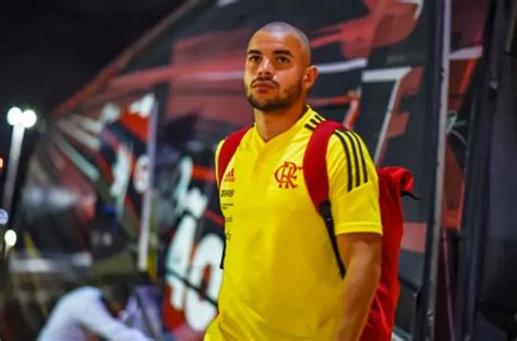 Flamengo libera Daniel Cabral mas traça estratégia para lucrar
