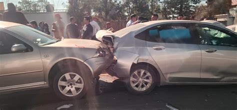 Accidente en carretera Oaxaca a Etla tráiler impacta varios vehículos