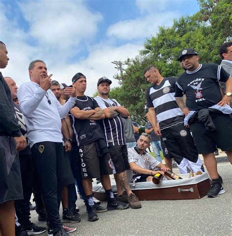 Vice presidente da Gaviões detalha conversa Luxemburgo em protesto